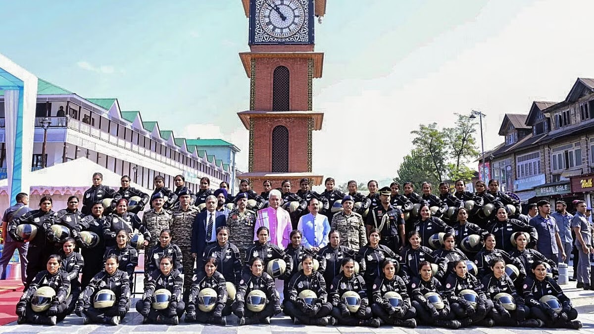 J&K Lt Governor Flags Off CRPF Women Bike Expedition 'Yashasvini' From Srinagar