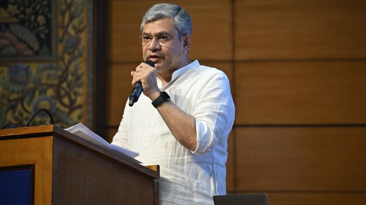 Indian Railways Offers ₹1 Crore Accident Compensation to Employees Without Premium