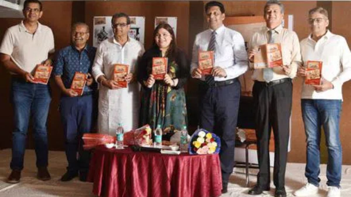 'Das Paise ka Postcard' Book Brings Back the Postcard Era